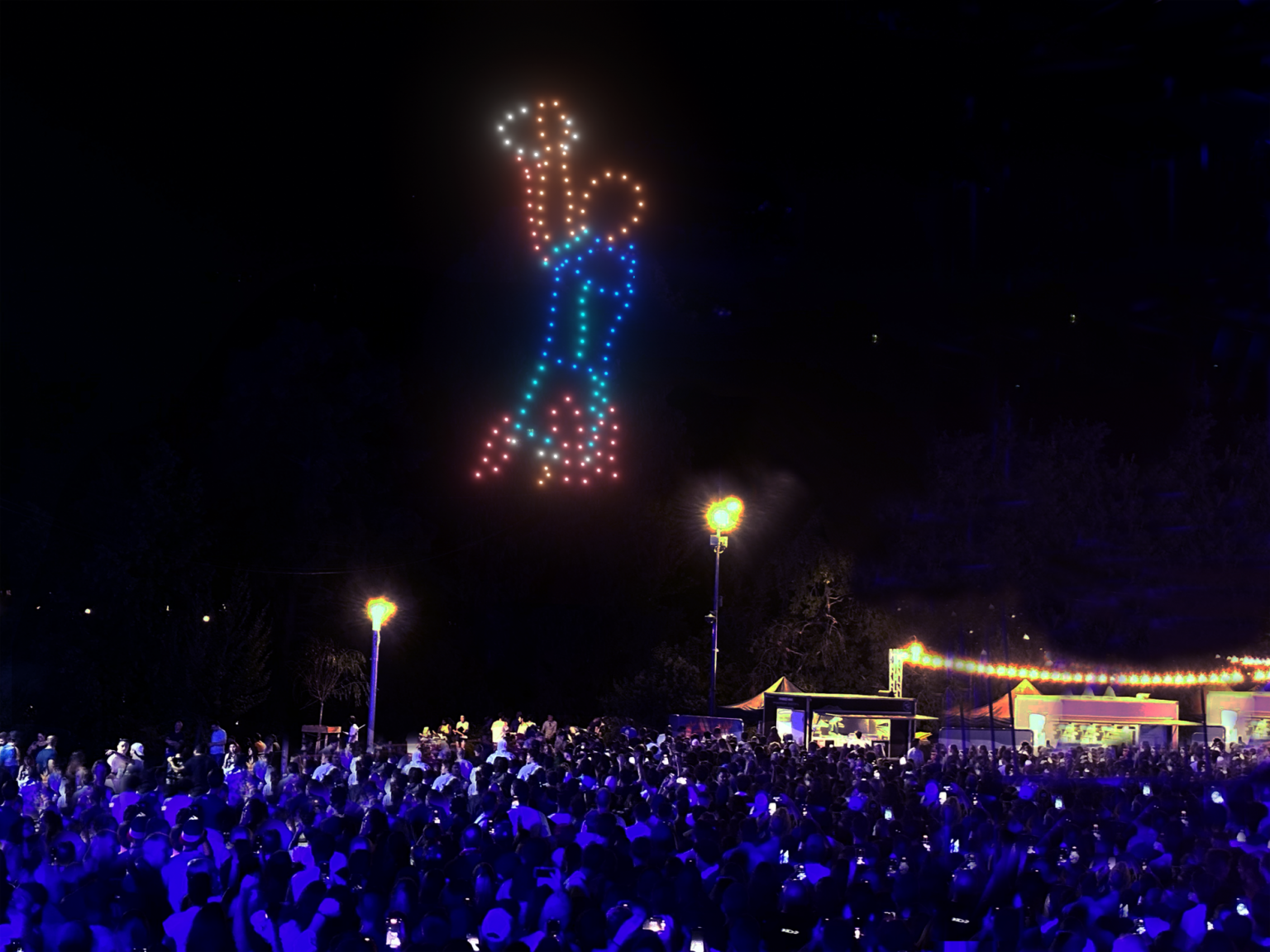 Lighted drone shows: more environmentally friendly - STELLAIR